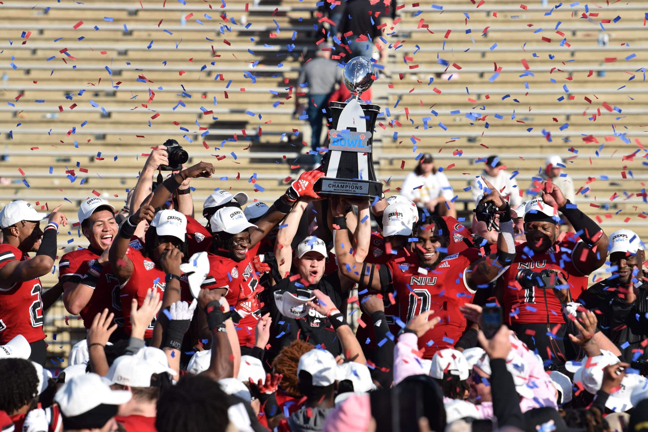 Huskies Grind Out 2-point Win at Camellia Bowl - IS4S Salute to ...